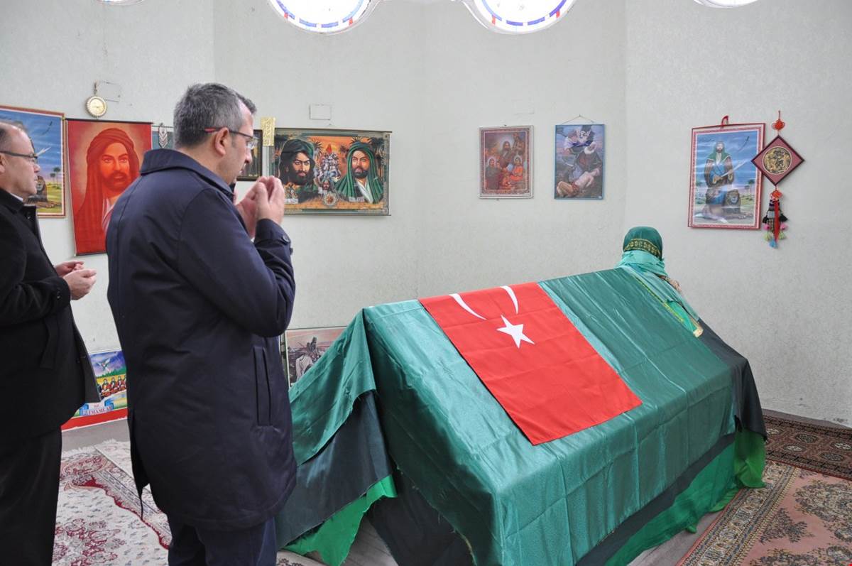 Vali Sezer, Haydar Sultan Türbesini ziyaret etti - Haber71.Net ...